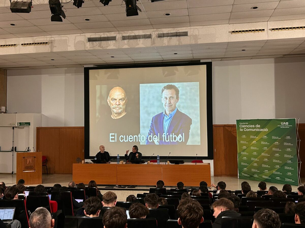 Jorge Valdano captiva la UAB